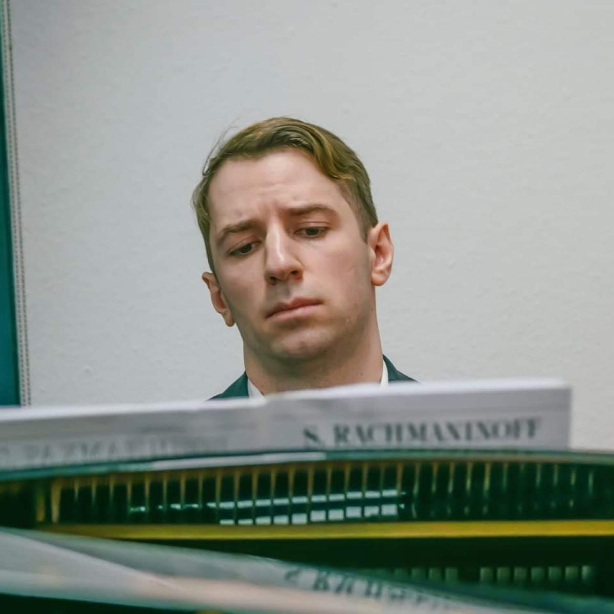 Session 1 - 19:00 - 19:30 - Room 311 - The Chopin Sonata - Max ...